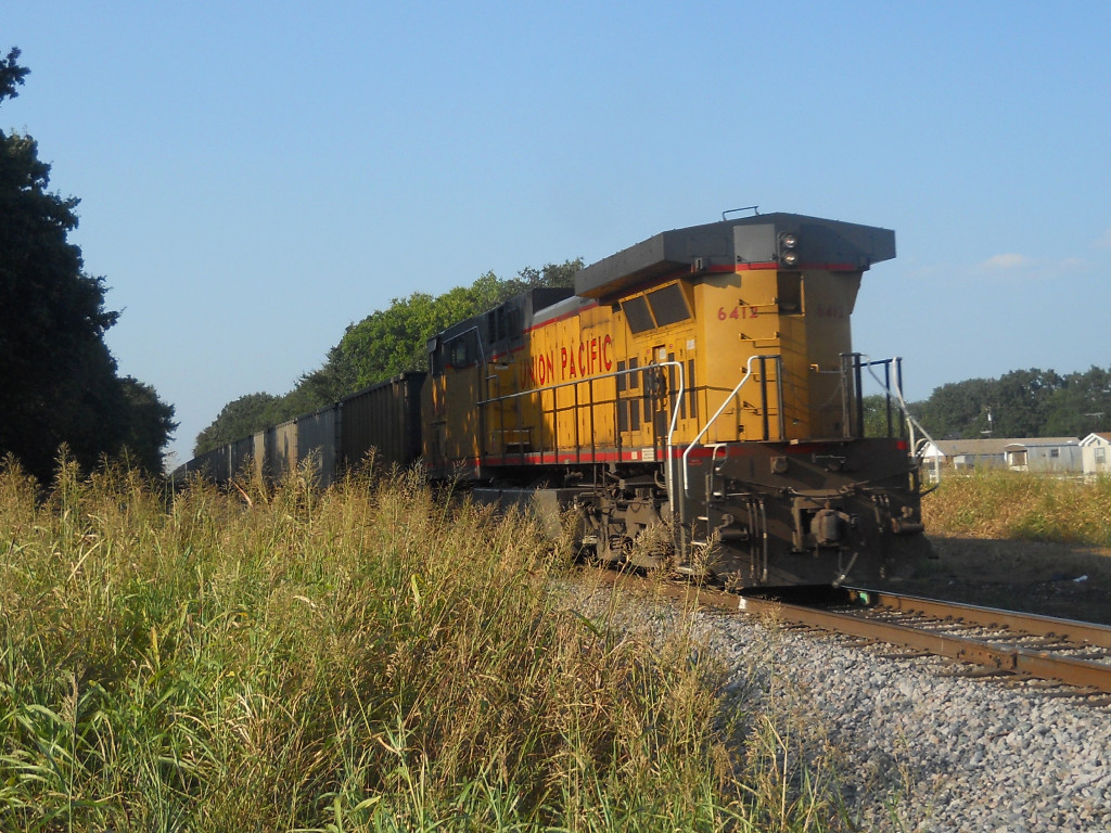 UP 6412 28Aug2010 on the back of Train 6921 NB at Lynch Crossing Rd